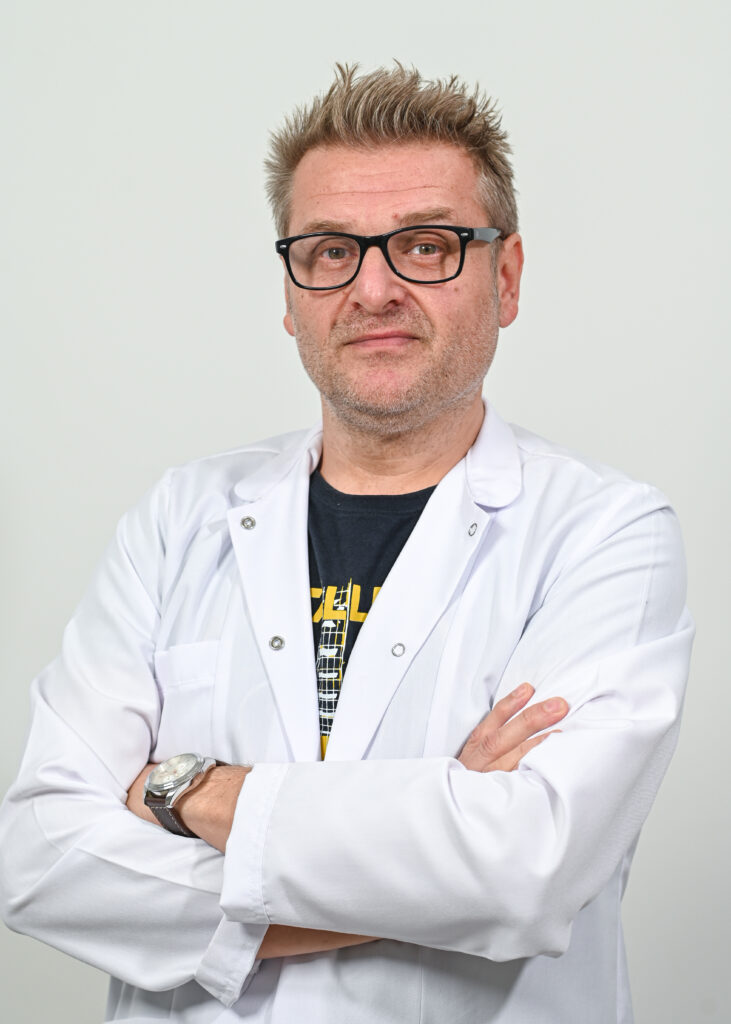 Доктори – ukhbsvnaum.mk