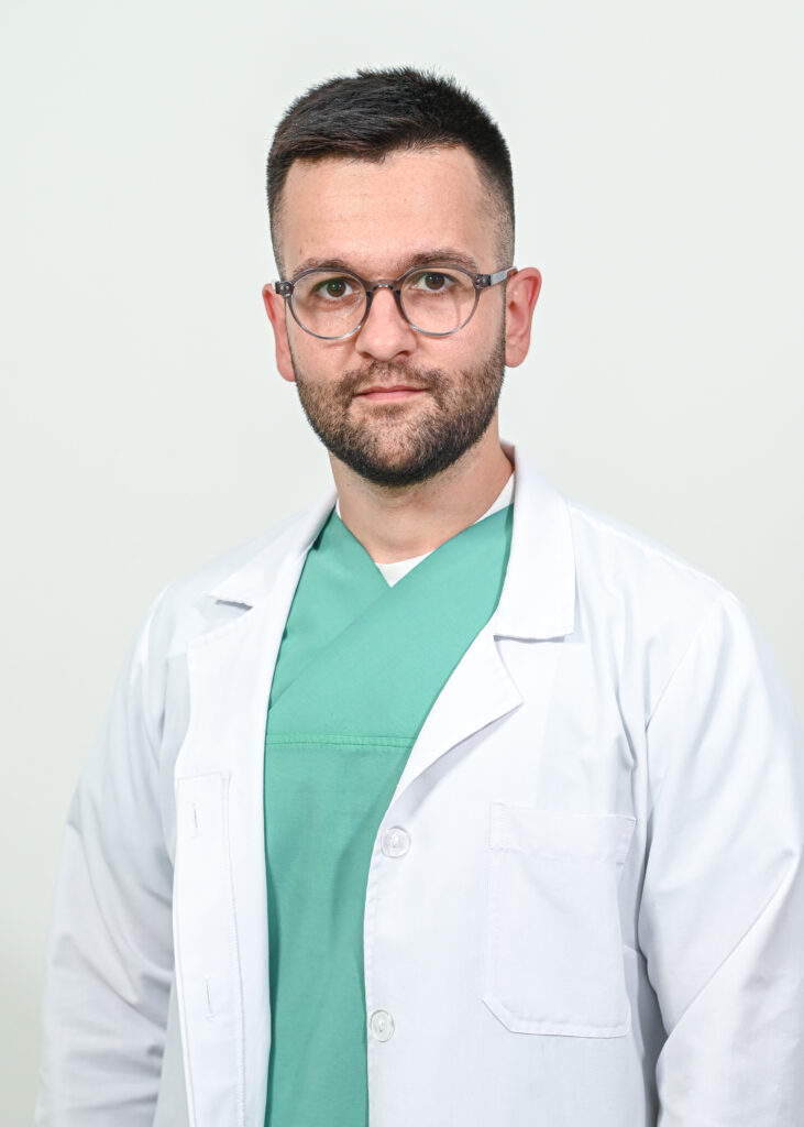 Доктори – ukhbsvnaum.mk